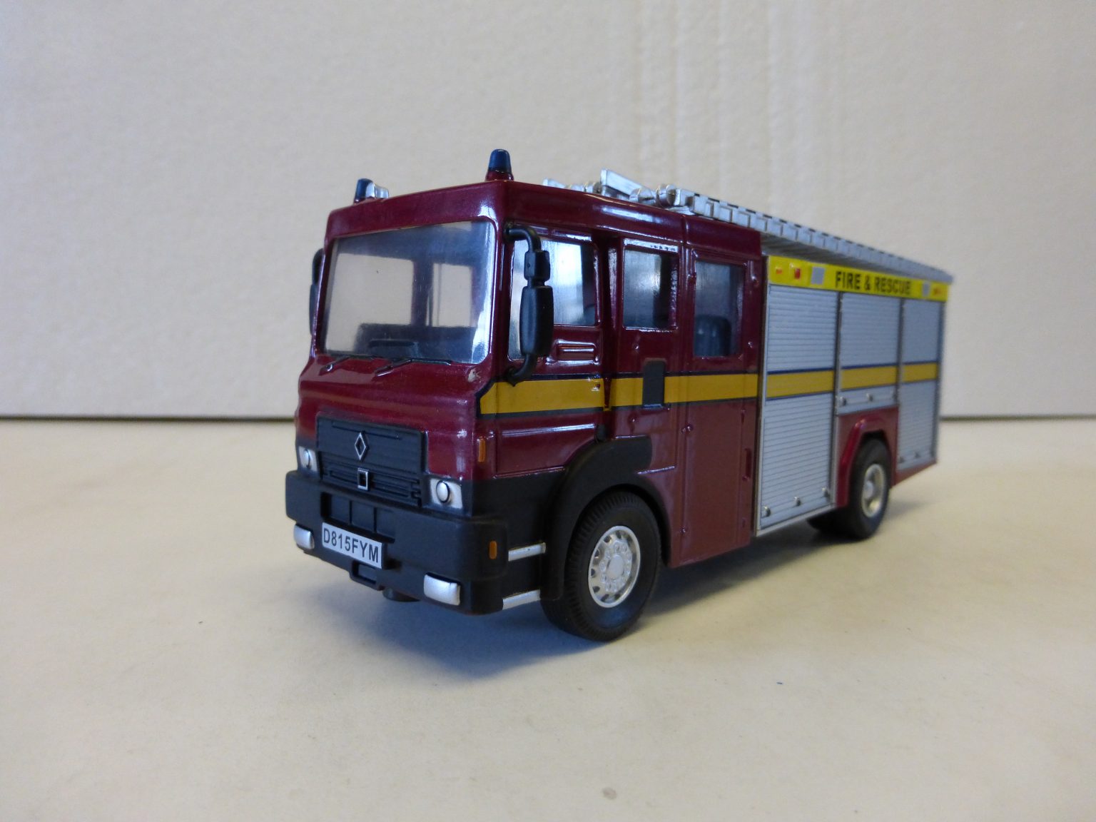 Dennis XL sabre with Battenburg markings – Fire Brigade Models